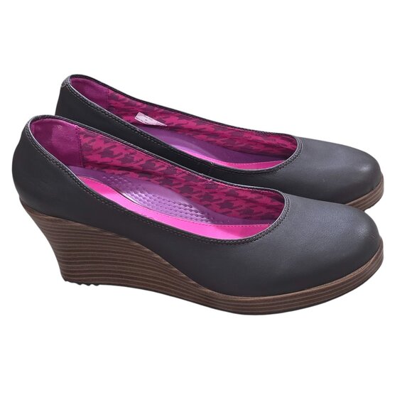 CROCS | Shoes | Crocs Aleigh Closed Toe Leather Expresso Brown Wedge ...